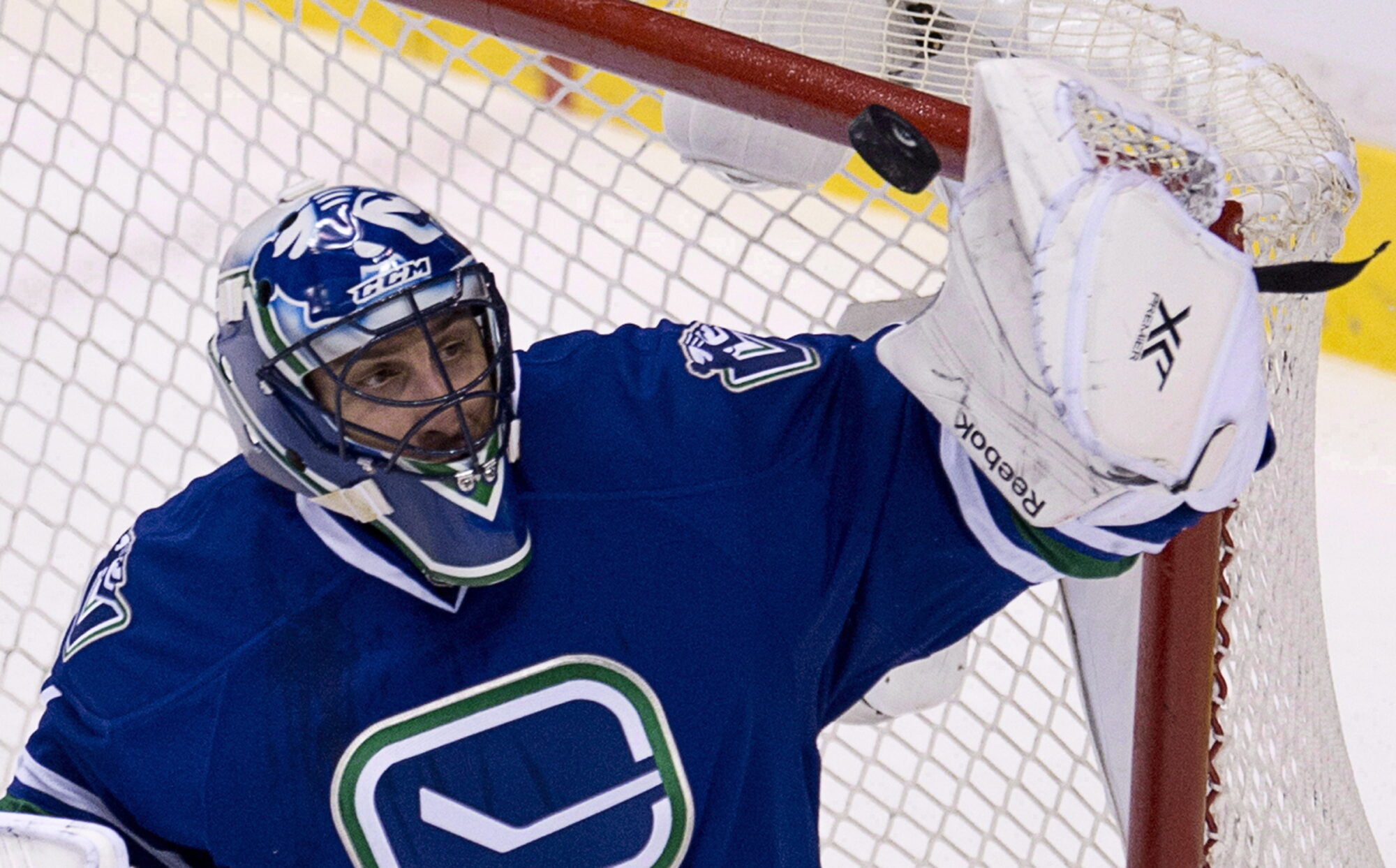 Hockey Hall of Fame: Roberto Luongo - WilliamHill Free 2 Play